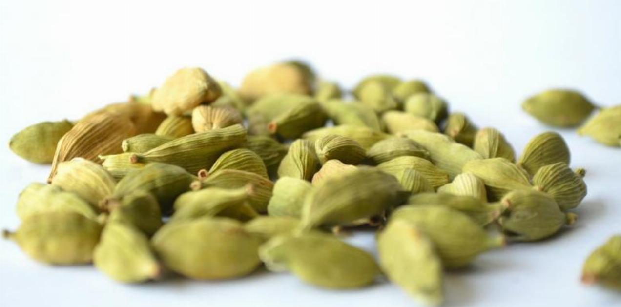 A Tiny Green Cardamom has Great Benefits - My Healthy Breakfast